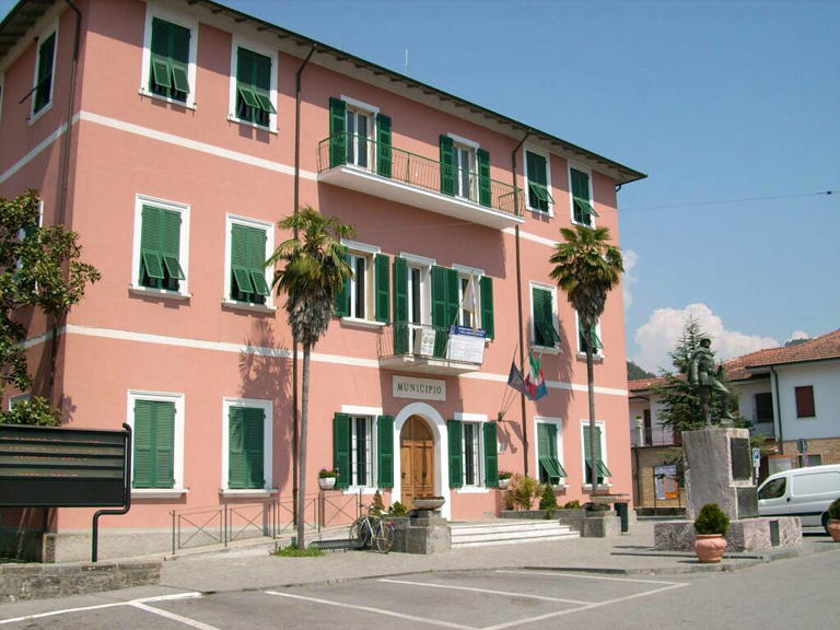 Distribuzione dei mastelli della carta a Brugnato e incontro sulla ...