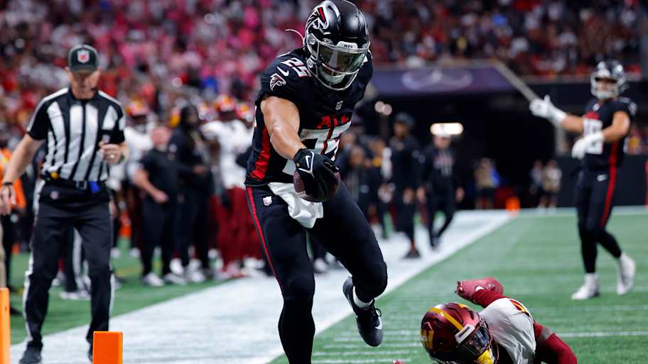 Falcons could make grave mistake if they trade this fan favorite before ...