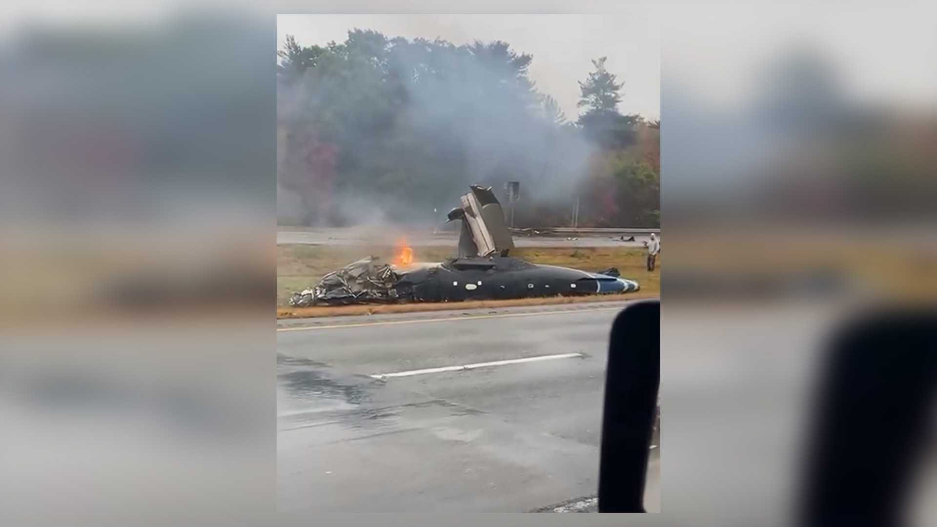 2 dead after plane crashes on median of busy highway, catches fire in ...
