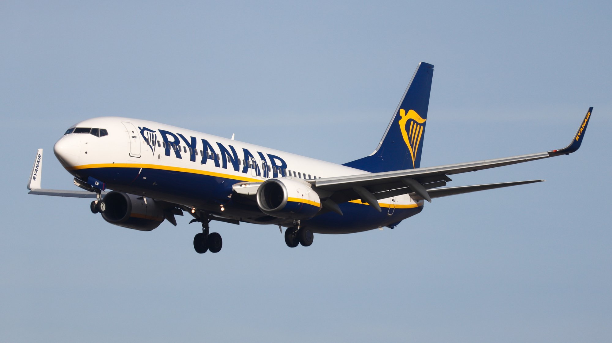 Door oog van de naald: vliegtuig Ryanair maakt noodlanding met nog maar ...