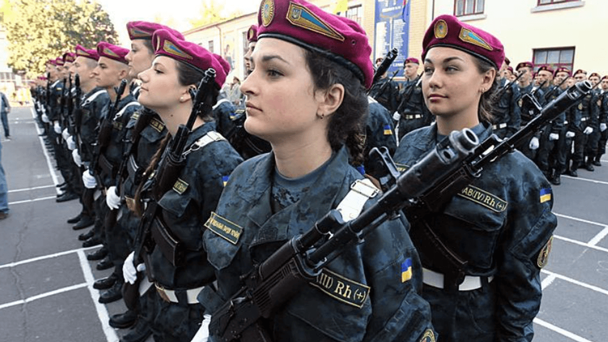 Warum die ukrainische Armee jetzt auf die Farbe Rosa setzt