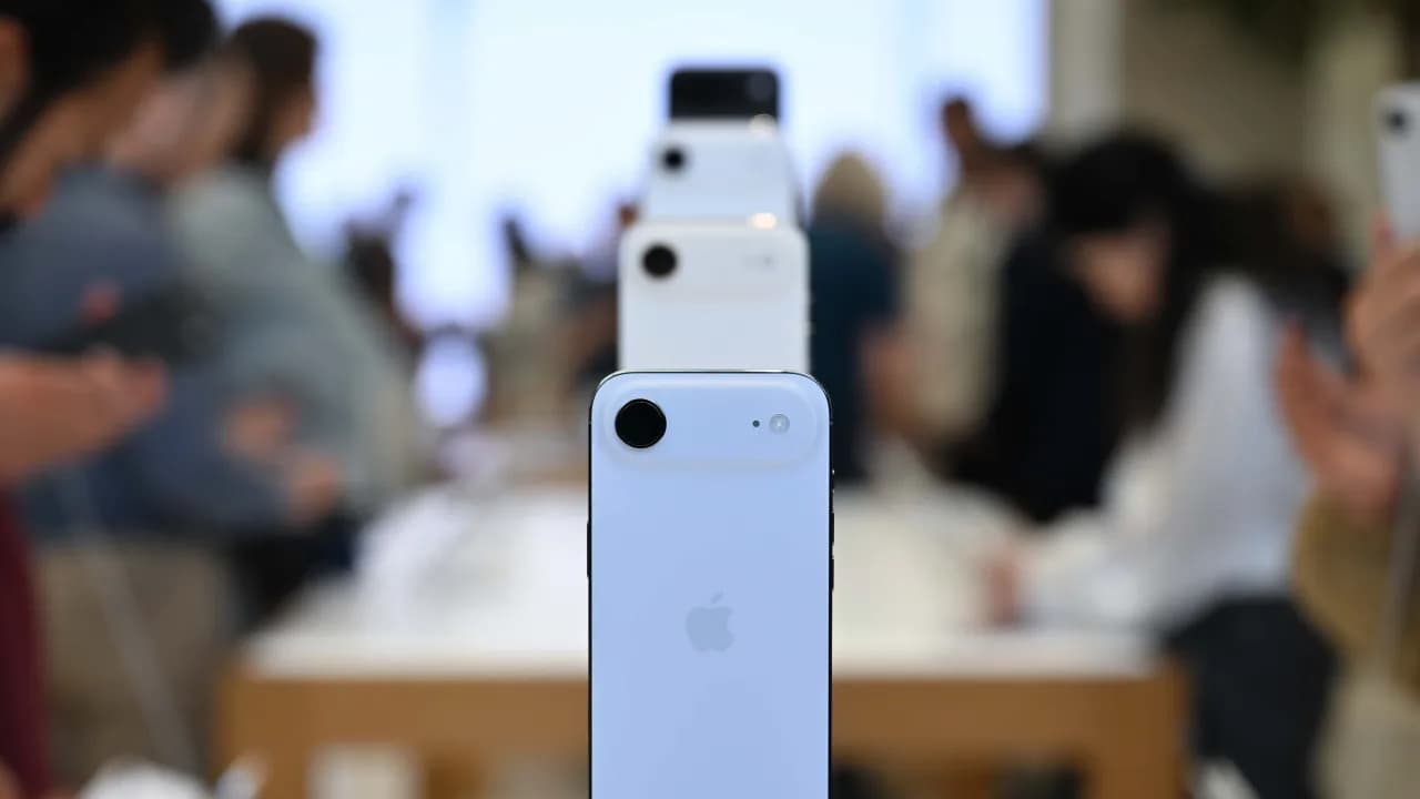 Tim Cook Says Apple’s iPhone Air To Go On Sale In China This Week