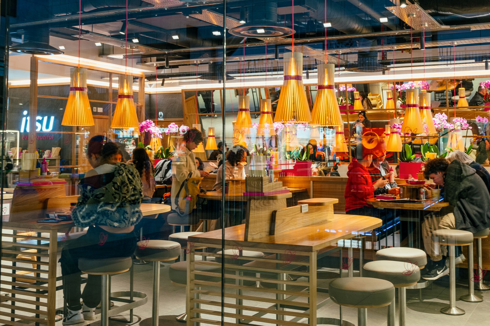 The high street chain 'backtracking' on self-service