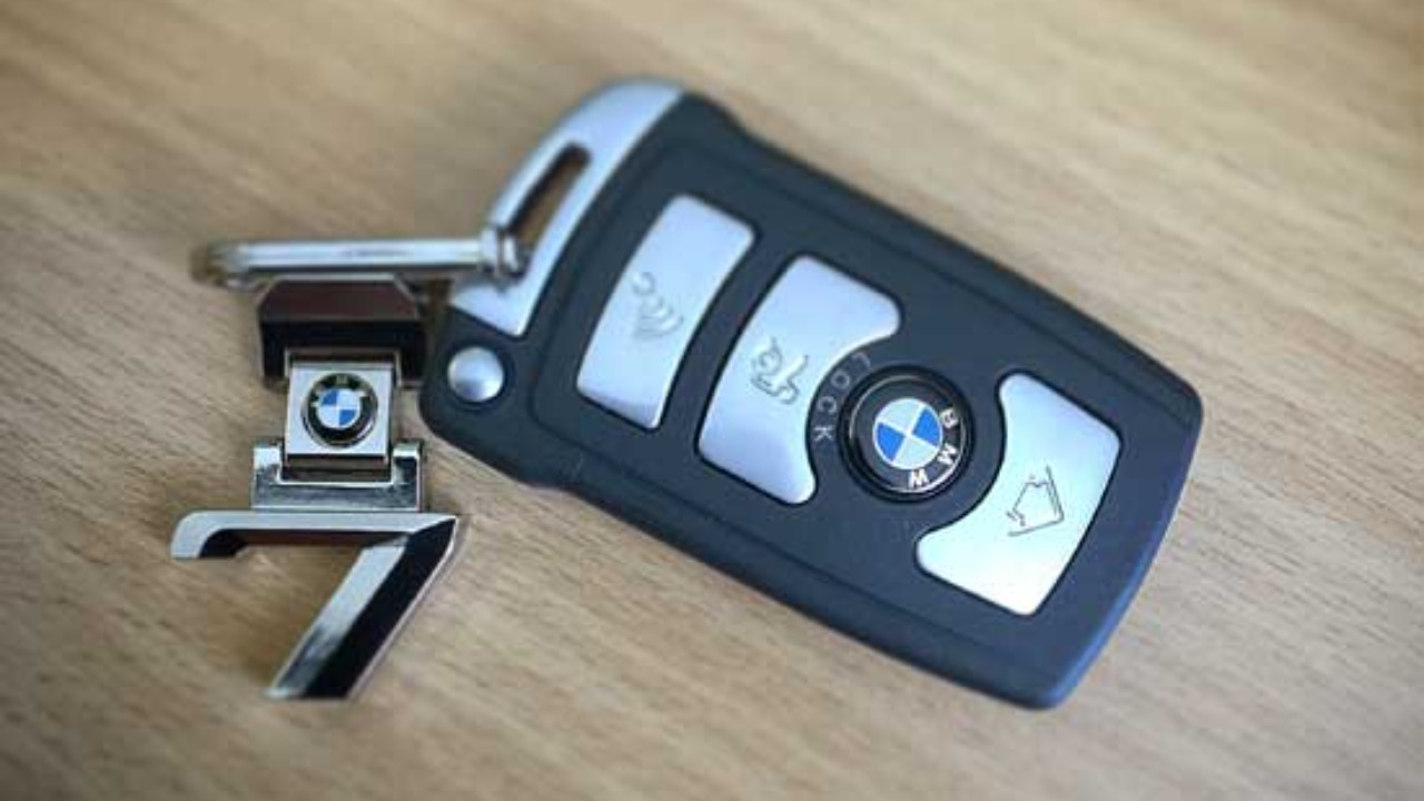 10 hidden tricks your car key fob can actually do