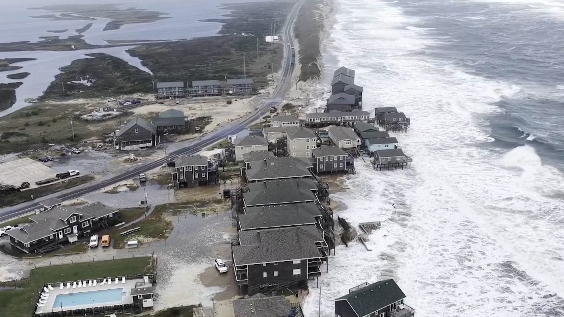 Video shows powerful nor'easter slam homes on North Carolina coast ...