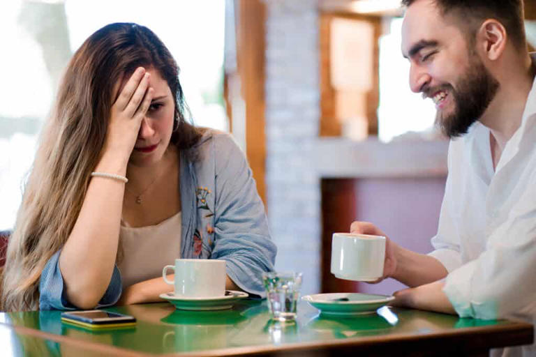 12 Subtle Signs That Show a Woman May Not Be Interested