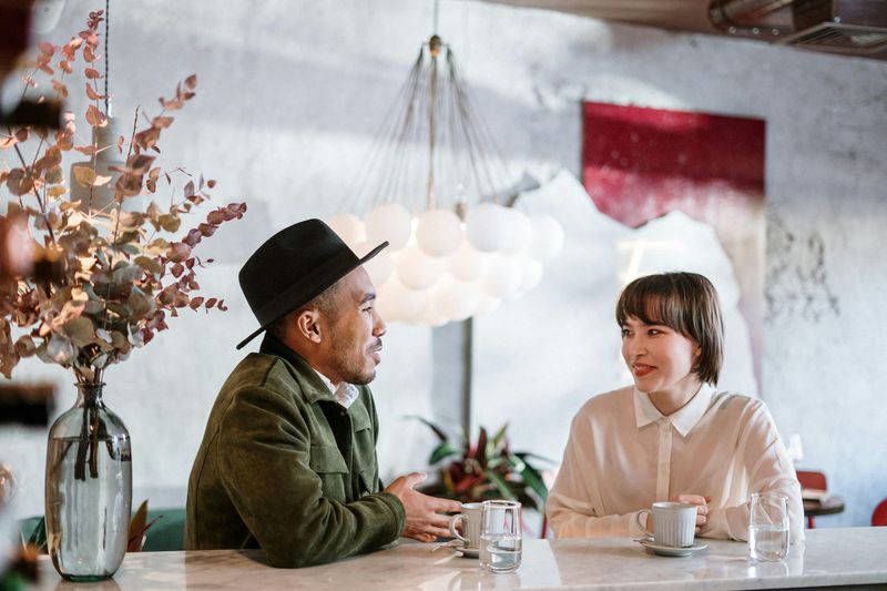 13 Little Things Women Pick Up on When They First Meet a Man