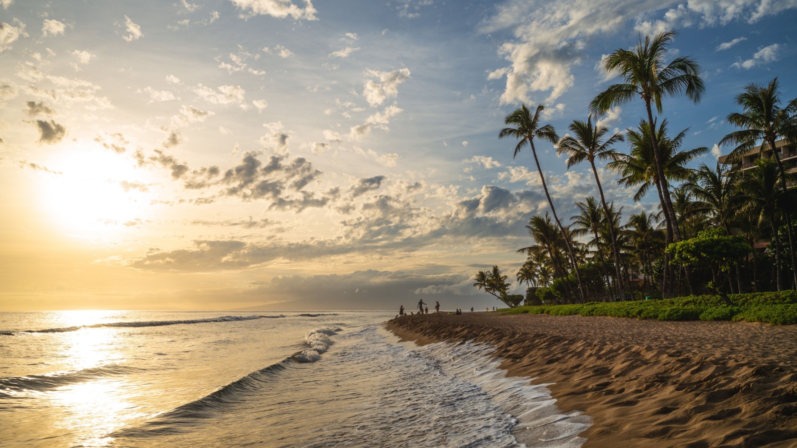 Where to enjoy Maui’s peaceful beaches before winter crowds arrive
