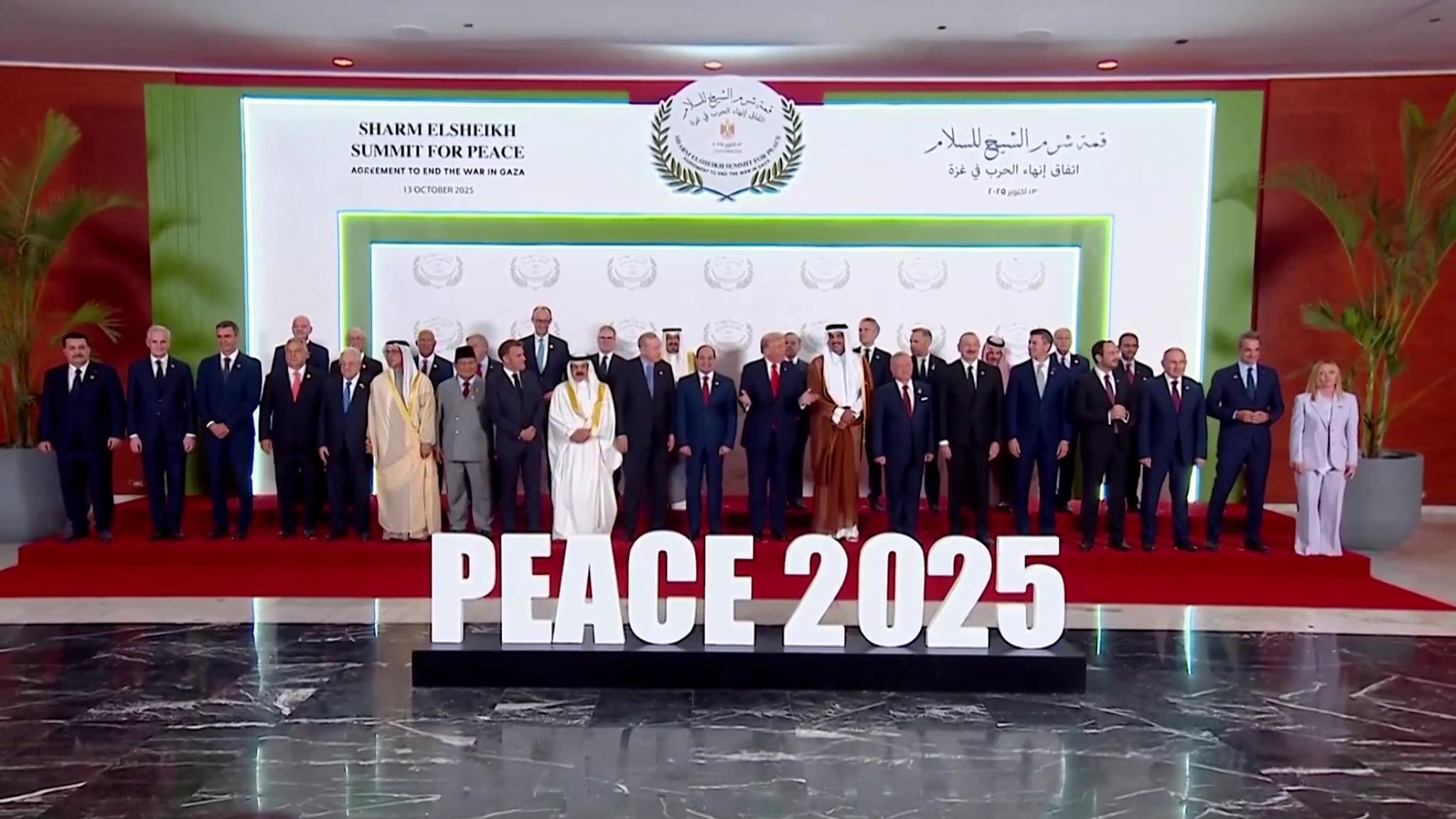 A Sharm la firma della pace, Trump: "Abbiamo cambiato la storia ...