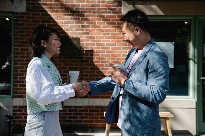 13 Little Things Women Pick Up on When They First Meet a Man