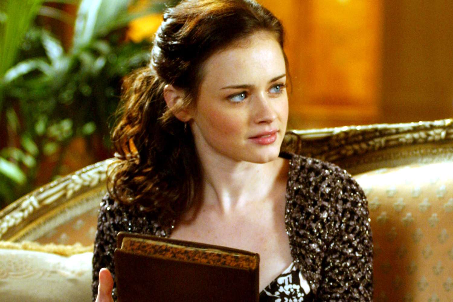 “Gilmore Girls ”Showed Me That It Was Always Cool to Be a Bookworm