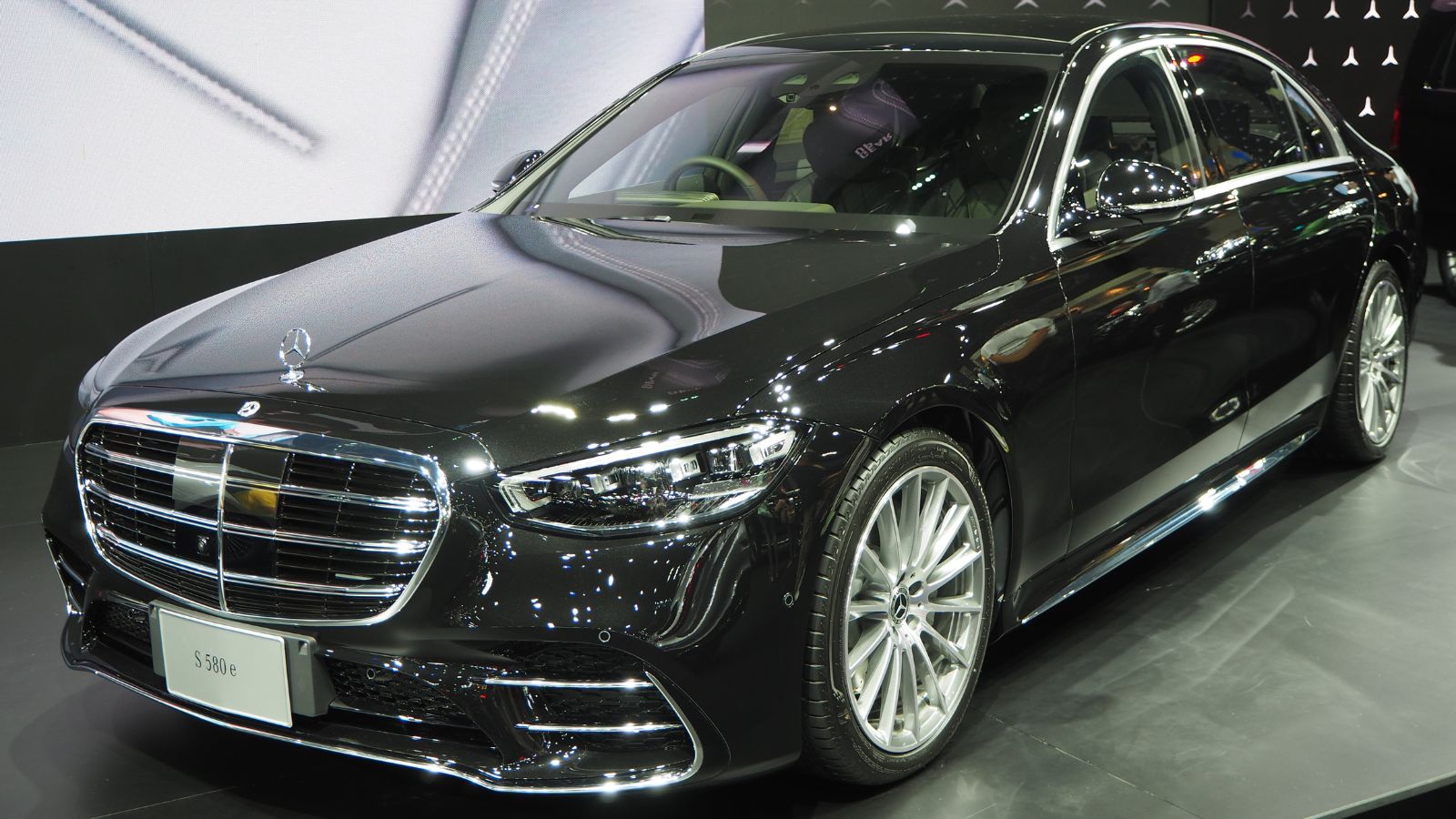 The smoothest cars on Canadian roads — why big sedans beat SUVs