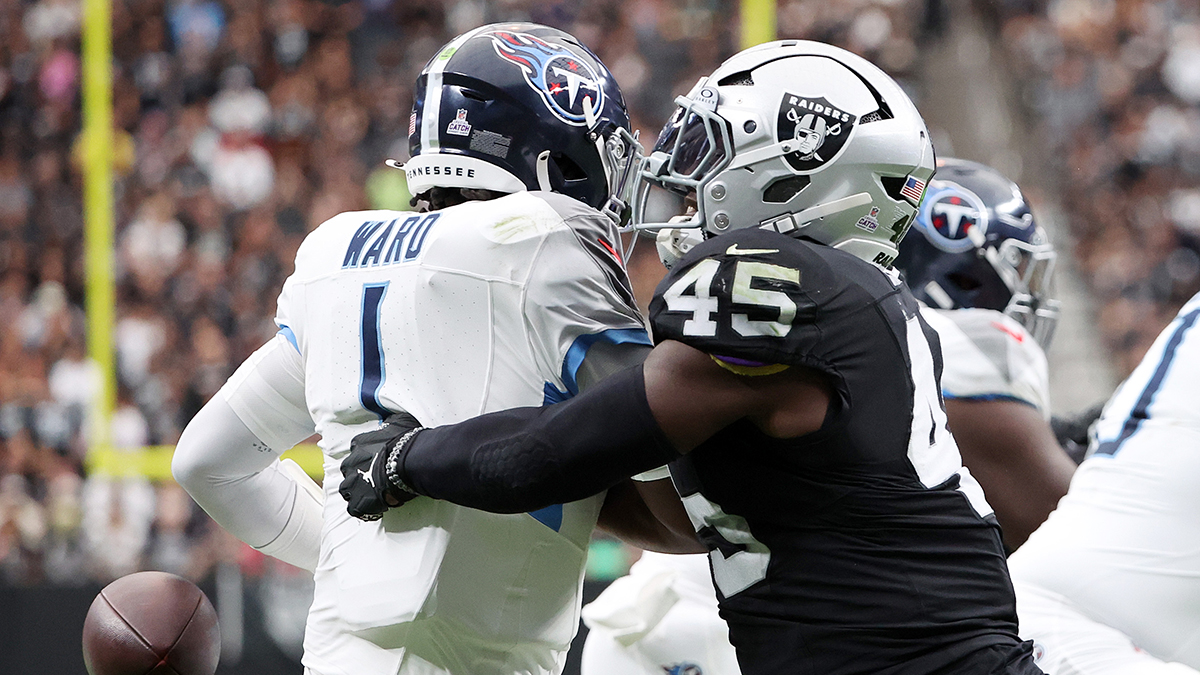 Raiders LB Devin White Has Strong Words for Cam Ward