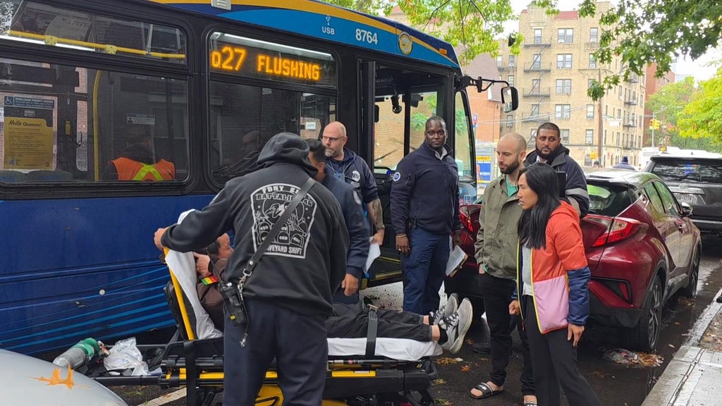2 MTA buses crash in Flushing, Queens, 19 injured