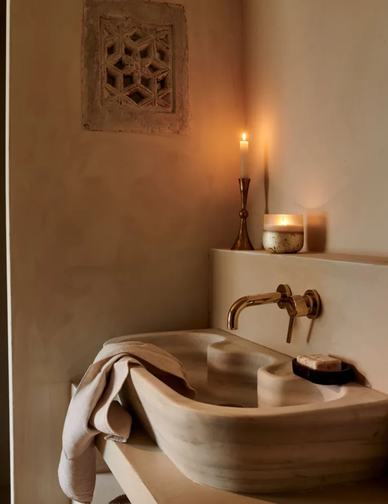 12 Designer-Approved Guest Bathroom Essentials to Impress Your Holiday ...