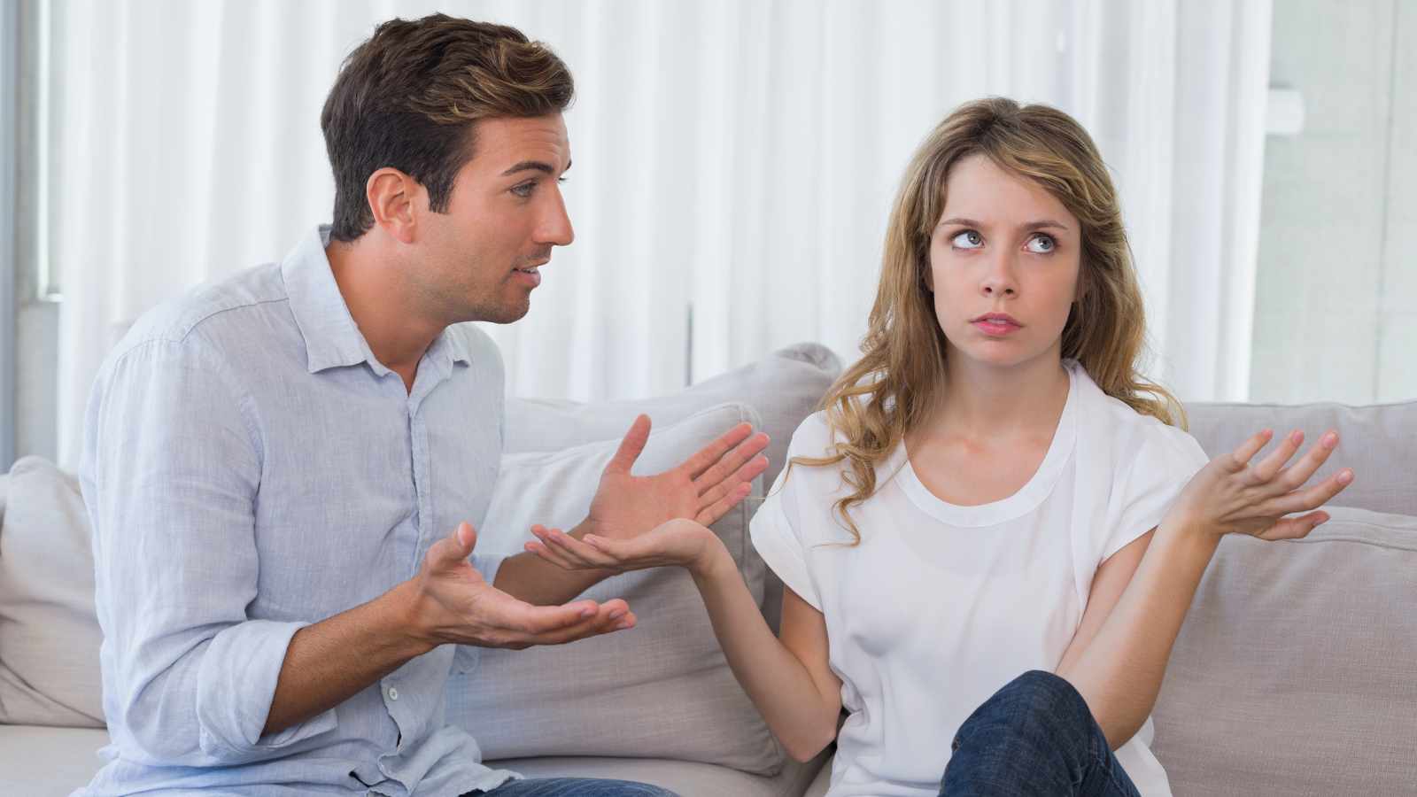 12 Subtle Signs That Show a Woman May Not Be Interested