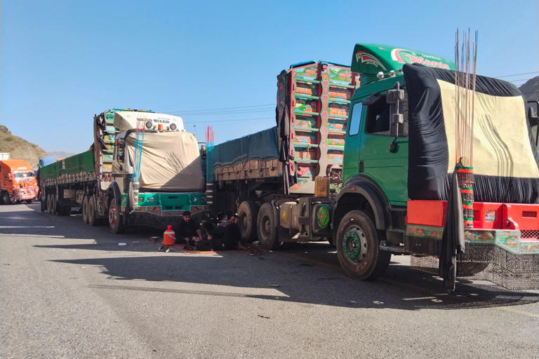 Pakistan and Afghanistan border closure extends into second day after ...
