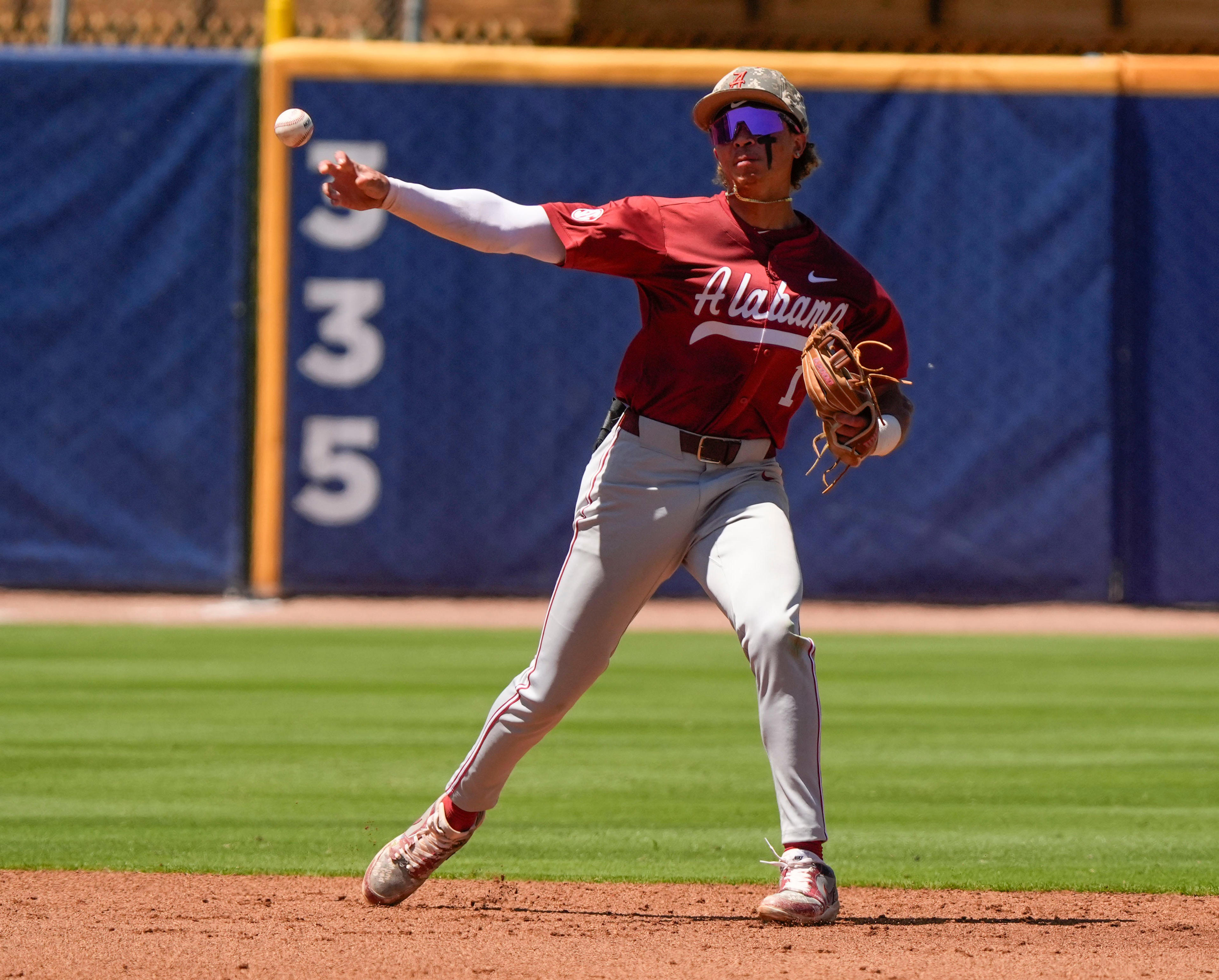 Pirates firm up infield in latest MLB Pipeline mock draft