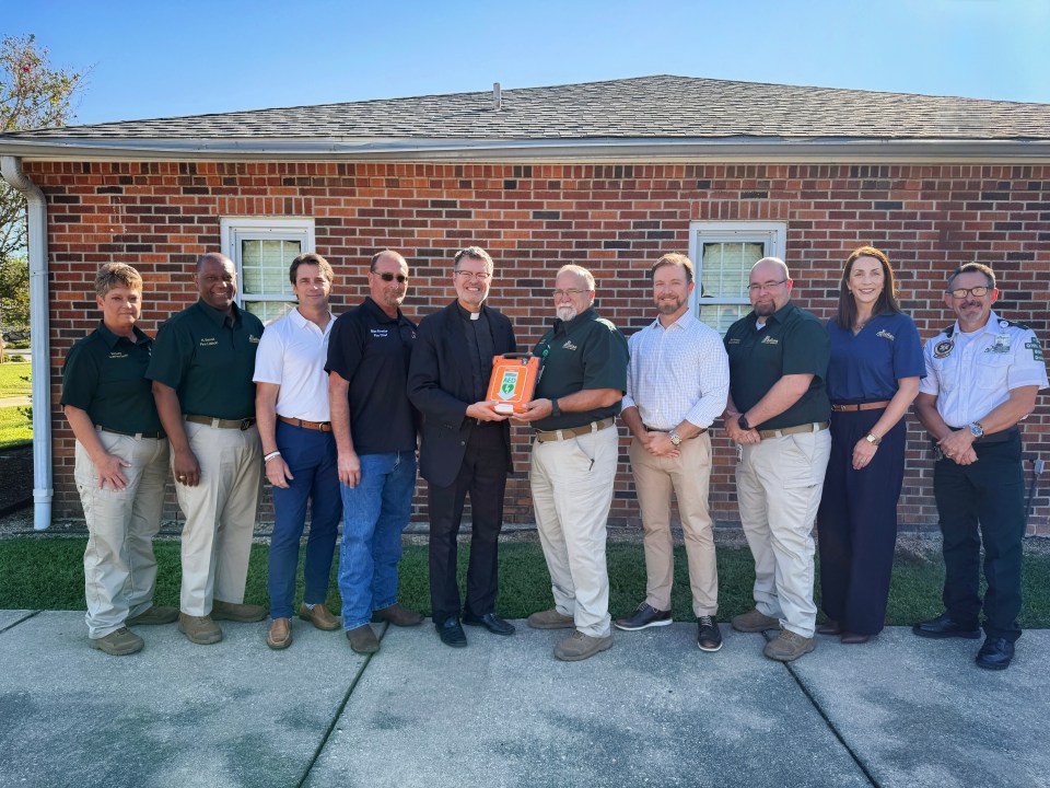 Acadian Ambulance, Youngsville Fire Department donate AED to St. Anne ...