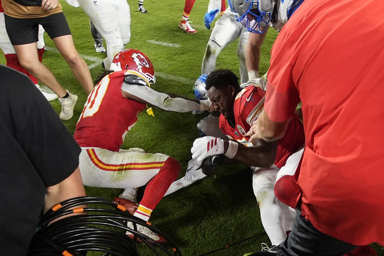 Chiefs’ JuJu Smith-Schuster left with bloody nose from strike by Lions ...