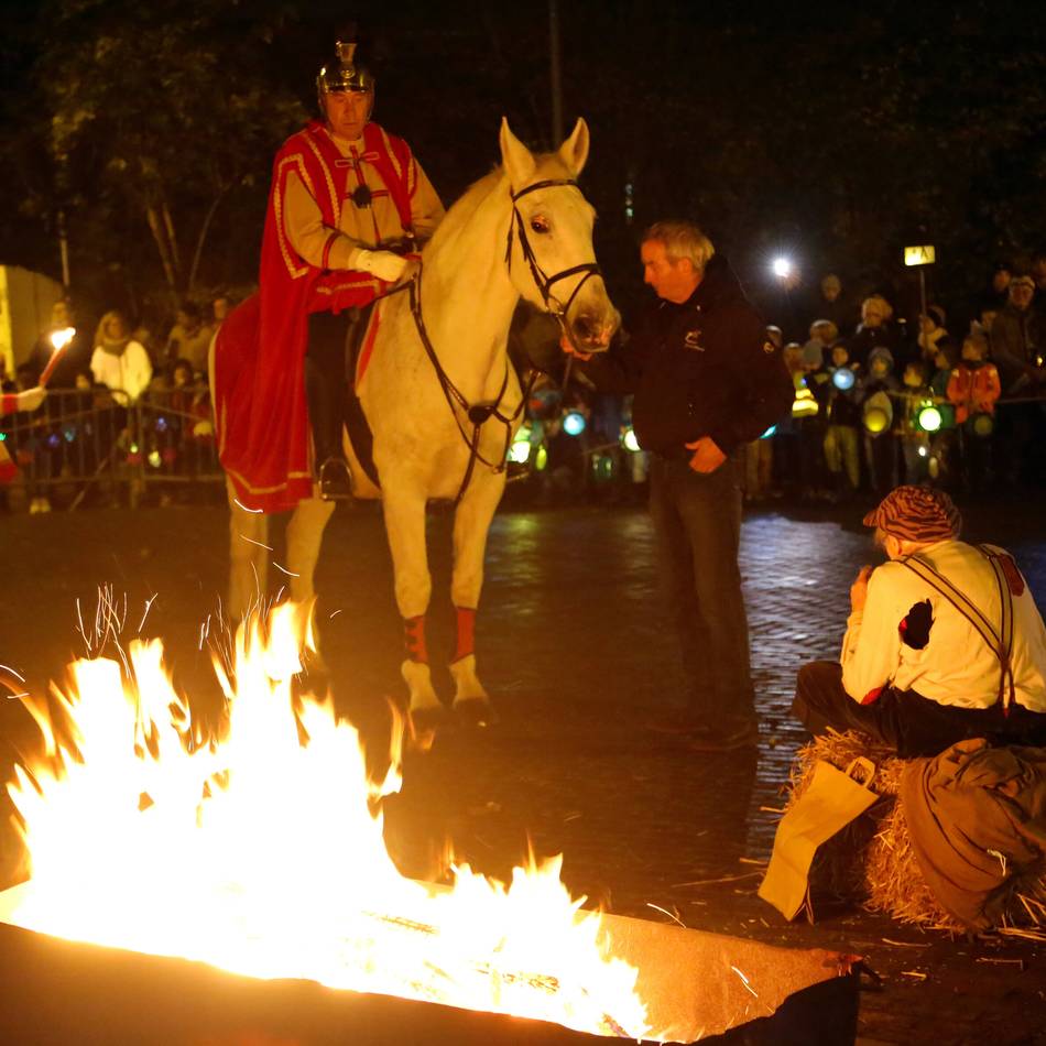 1400 Tüten werden zum St.-Martins-Fest gepackt