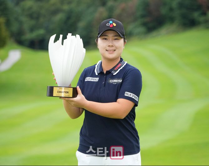 3승하고 상금 1위 올라선 홍정민, 세계랭킹 44위로 껑충..KLPGA 7명 톱50 진입