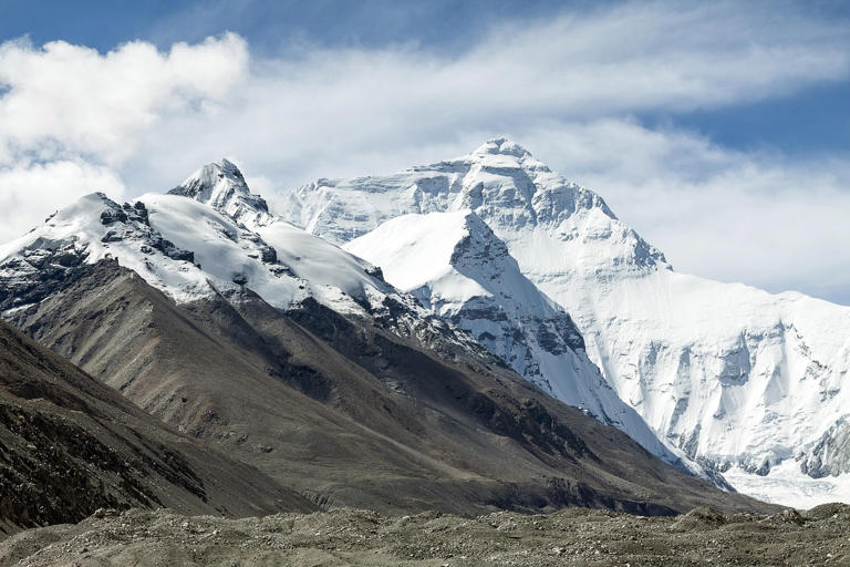 8 Facts About Mount Everest - From Geographers