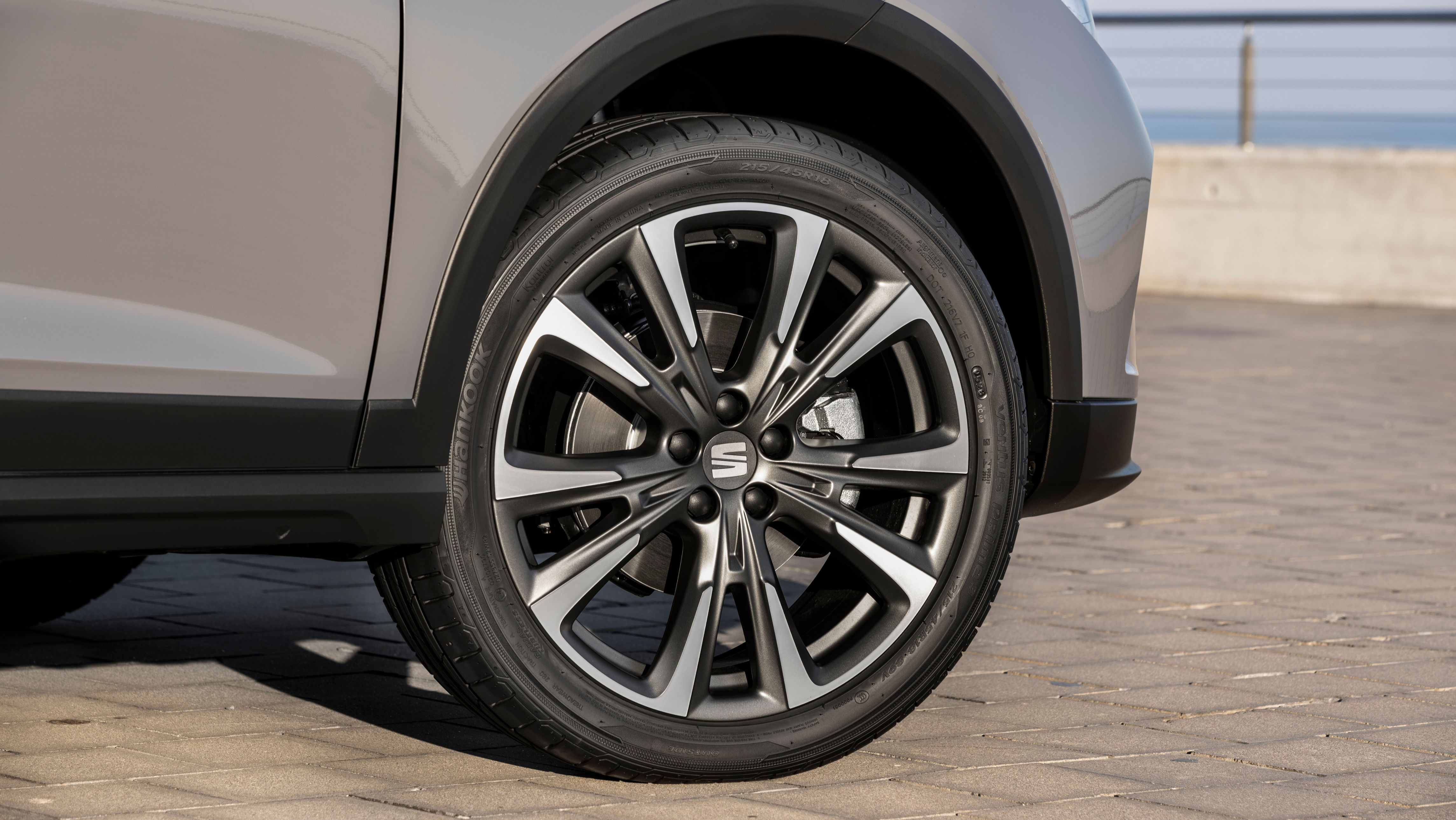 Seat mocno przecenił swojego najmniejszego SUV-a. Arona z 1.0 TSI od ...