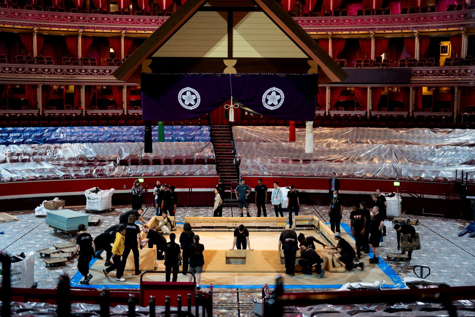 Fans warned of sumo wrestlers tumbling into audience