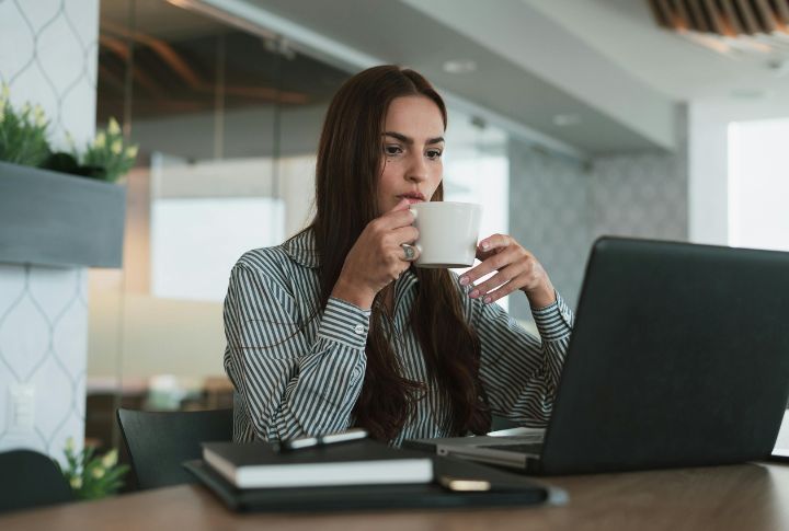 Miserable Employees Don't Always Complain, But They Do These 20 Things ...