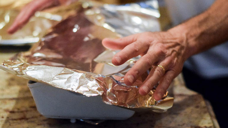 This Unexpected Step Makes Foil Fit Inside The Pan Perfectly