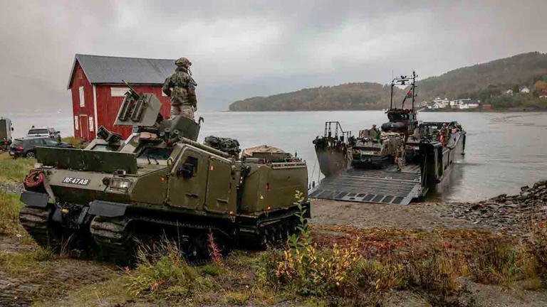 Storbritannien og Norge gennemfører en hidtil uset amfibieoperation i Arktis