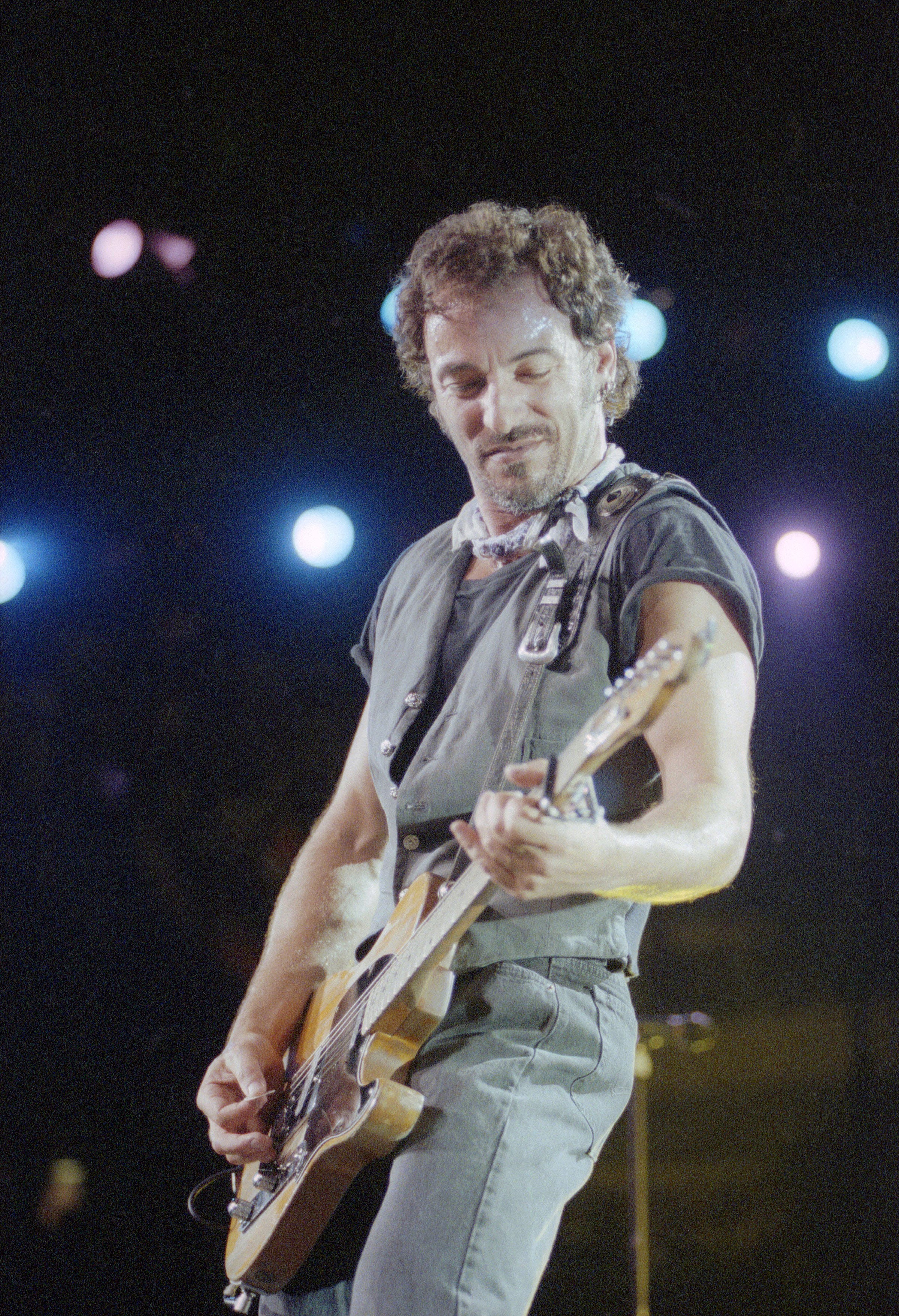 Bruce Springsteen plays 4-hour benefit concert at Meadowlands: Review ...