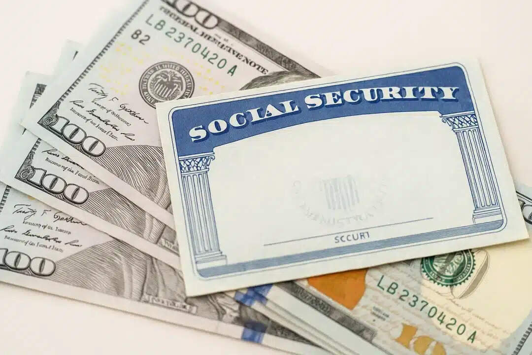 Who qualifies for Social Security payments up to $5,108 on October 15 ...