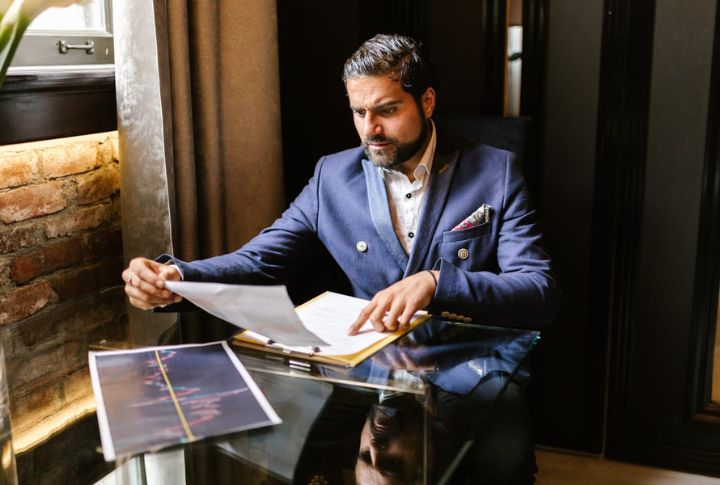 10 Money Habits That Build Lasting Wealth