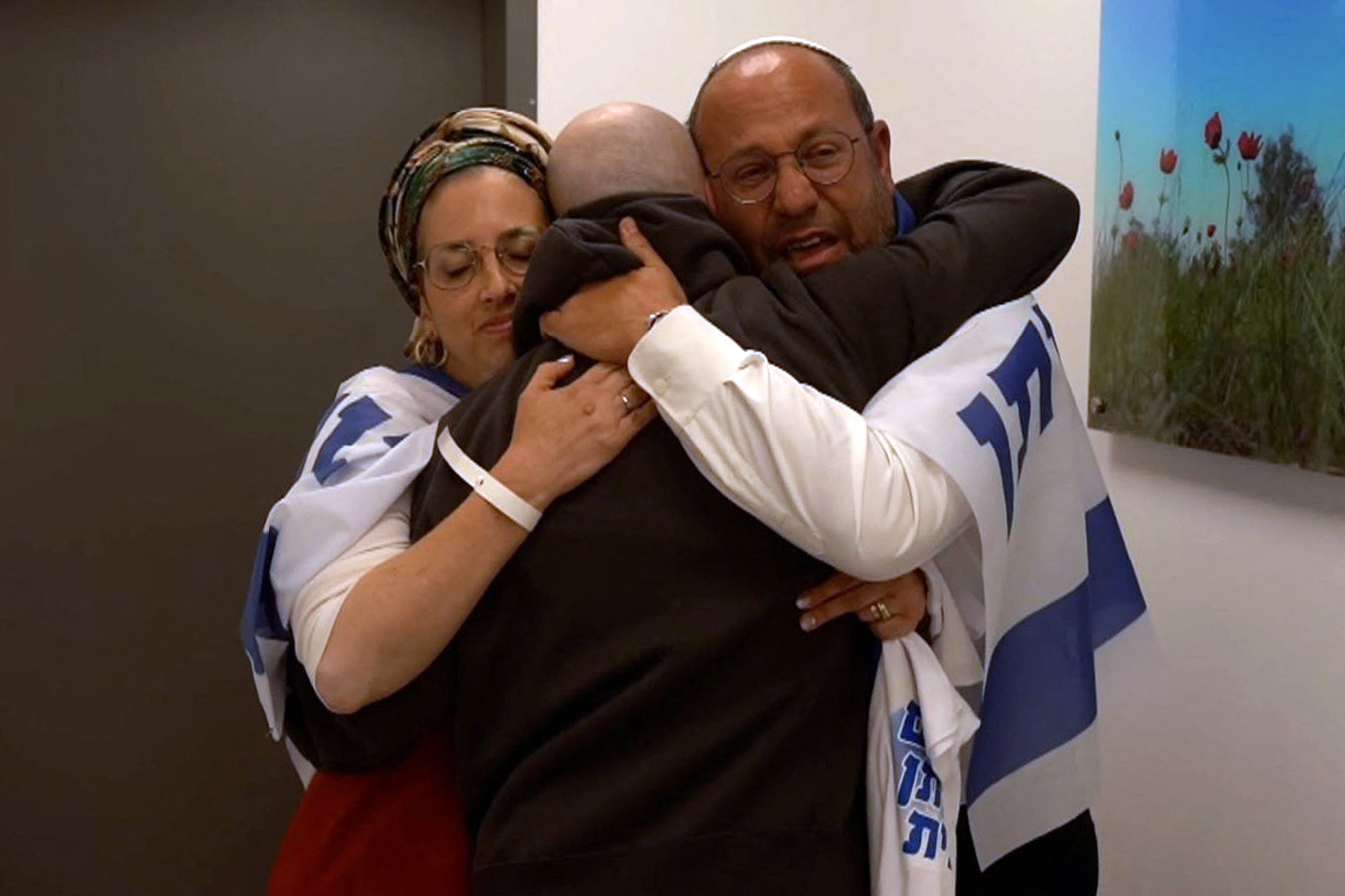 Overwhelming emotions for Israeli hostages finally reunited with their ...
