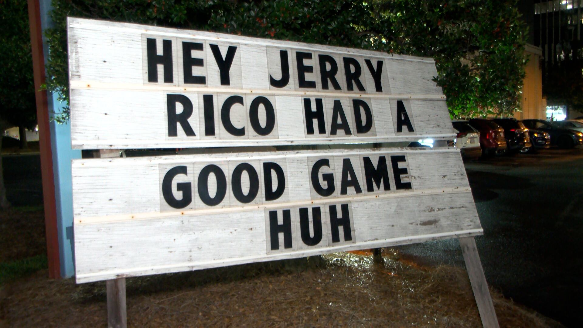 Charlotte restaurant burns Cowboys owner after Rico Dowdle’s 200+ yard ...