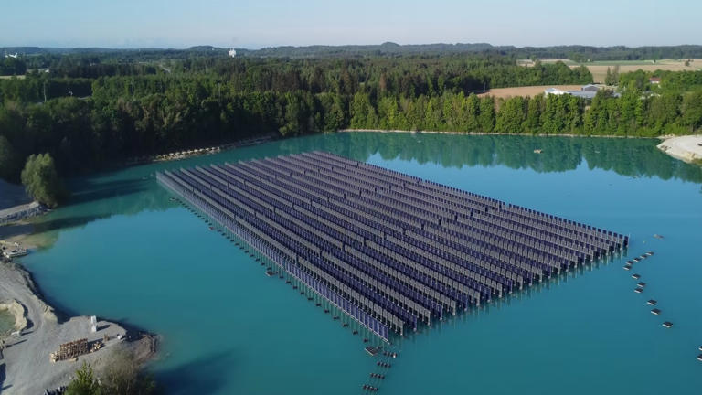 ‘World’s first’ vertical floating solar power plant commissioned in Germany