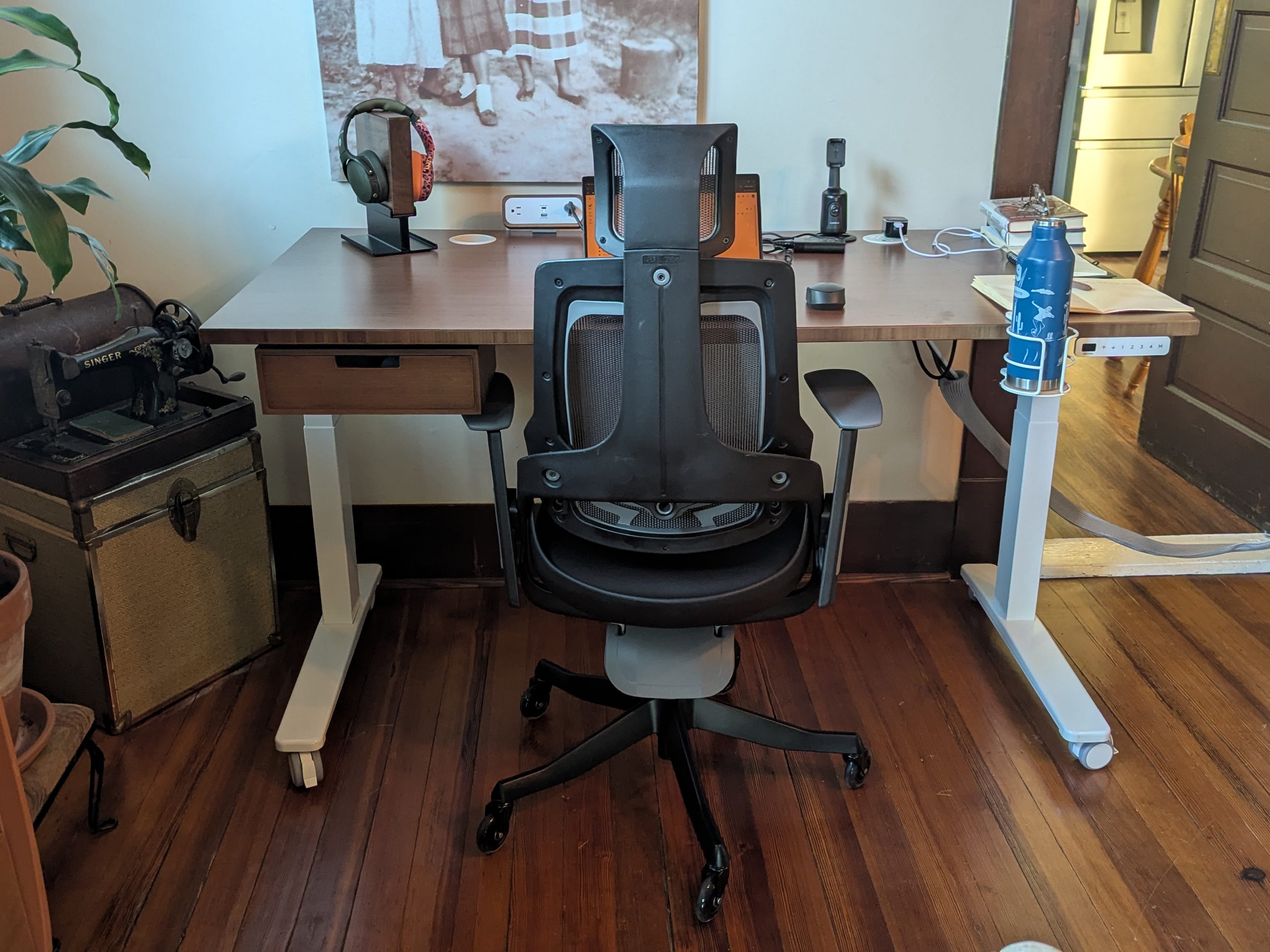 FlexiSpot vs. Uplift: We put 2 of the most popular standing desks to ...