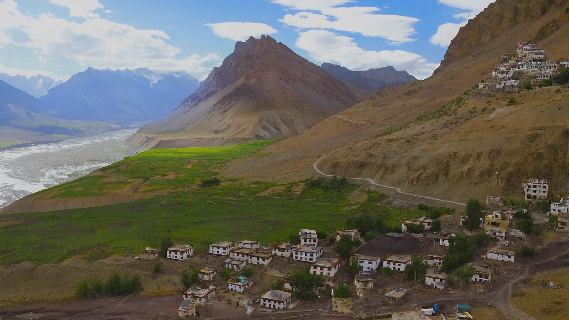Inde : village de la vallée de Spiti et paysage de l'Himalaya en 4K