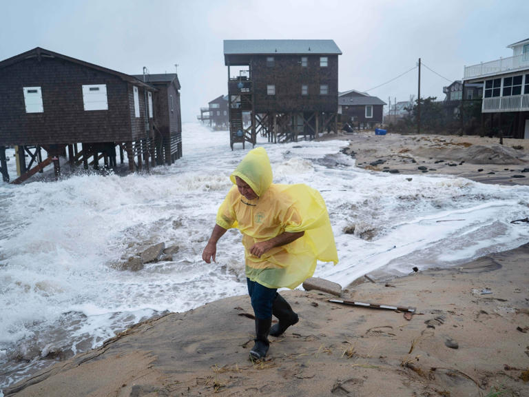 Powerful nor'easter batters East Coast with heavy rain, strong wind ...