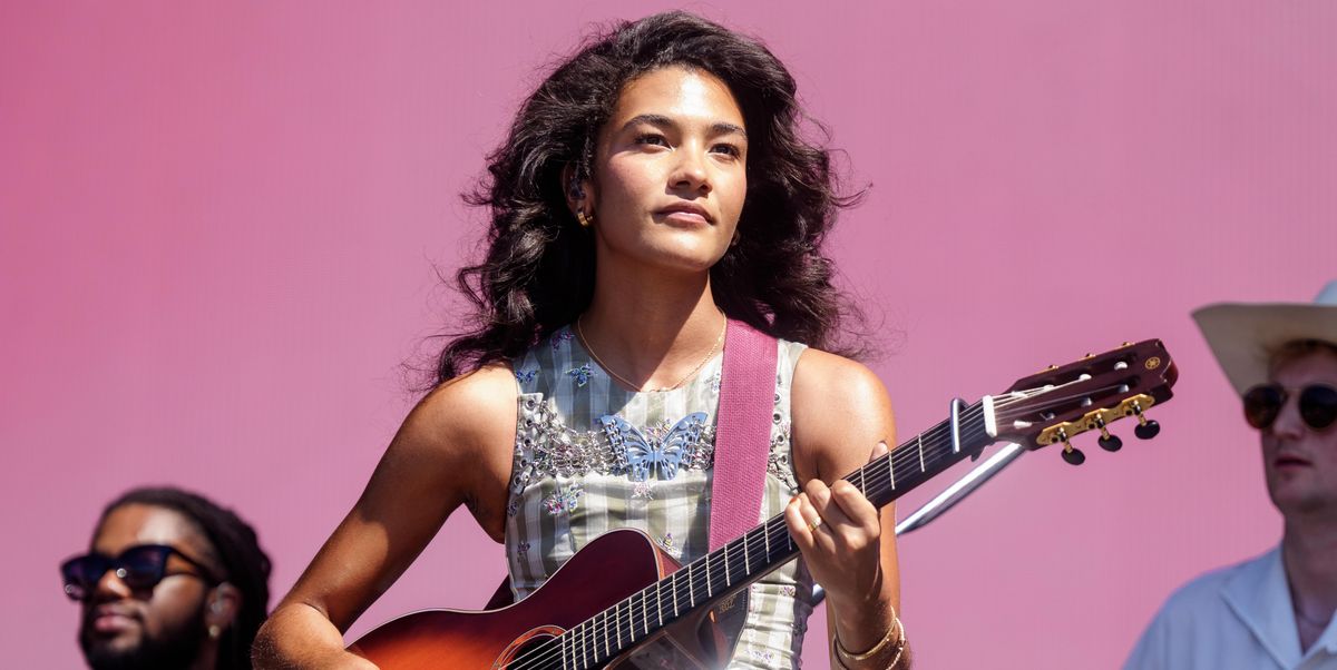 Olivia Dean Embraces a Pop Star-Beloved Motif for Her Austin Performance