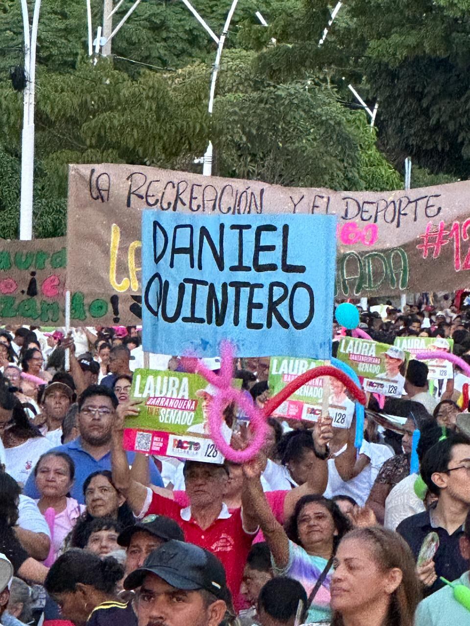 Daniel Quintero congregó a miles de personas en un evento de campaña en ...