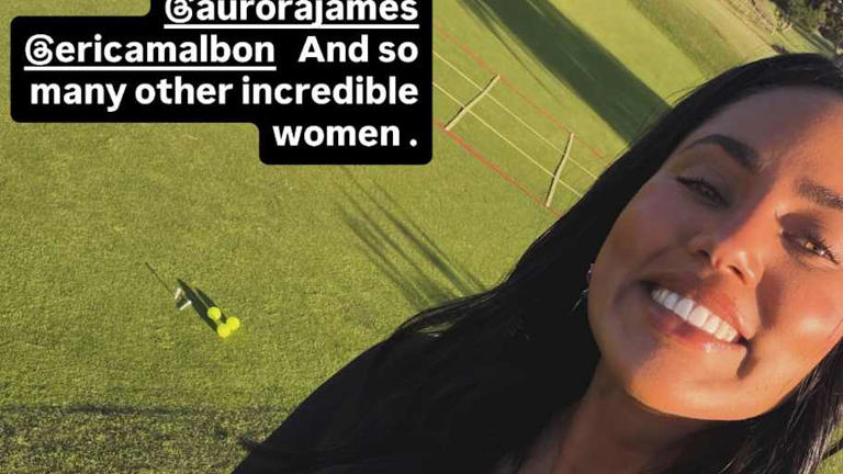 Ayesha Curry stuns in all black-fit playing husband Stephen’s favorite ...