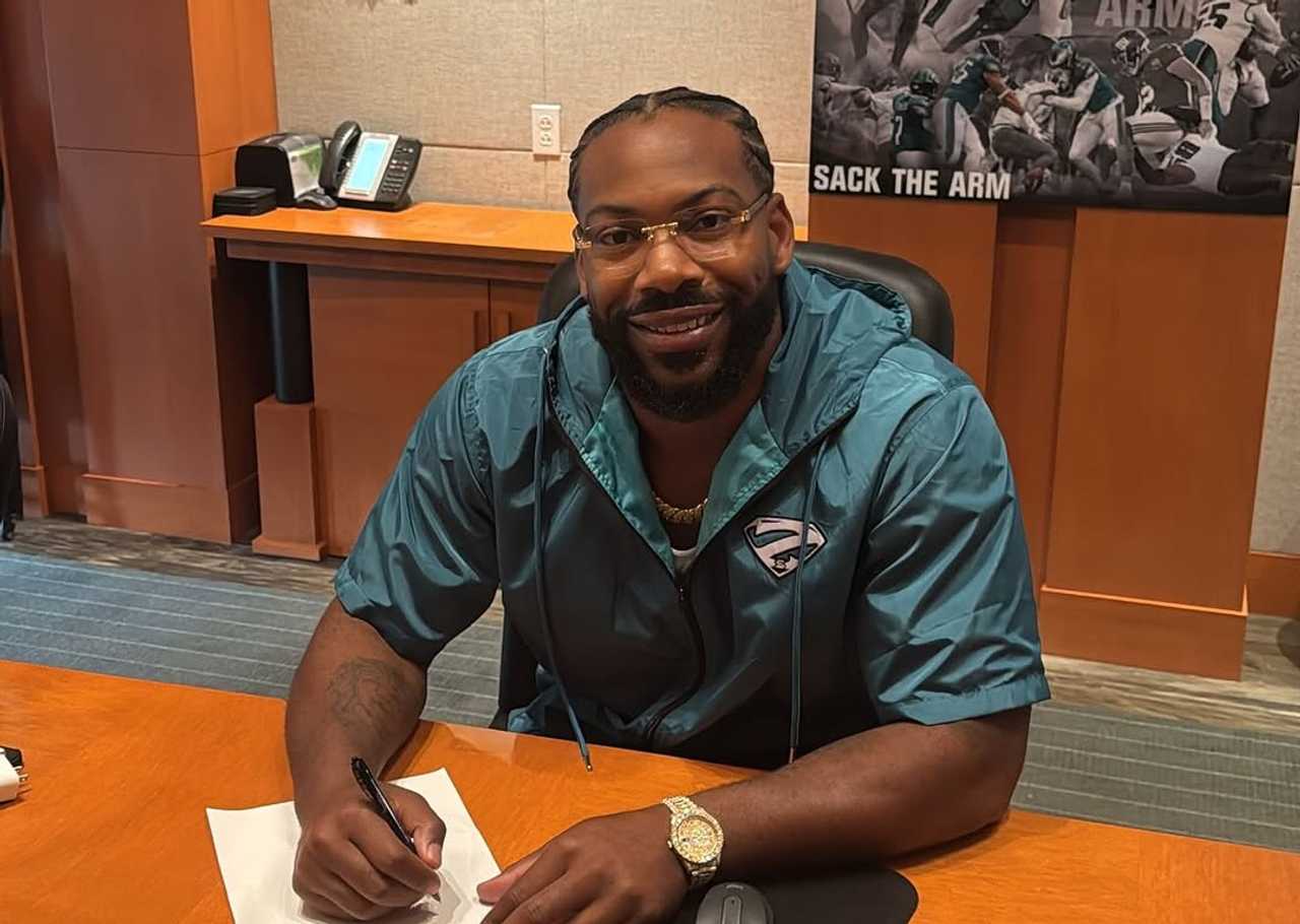 Eagles Edge Rusher Za'Darius Smith Retires From NFL