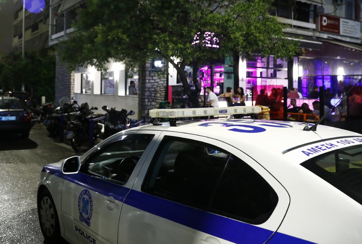 Βίντεο ντοκουμέντο: Η στιγμή που 45χρονος άνδρας προκαλεί ζημιές σε ...