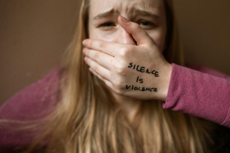 15 Signs You Are in a Possessive Relationship