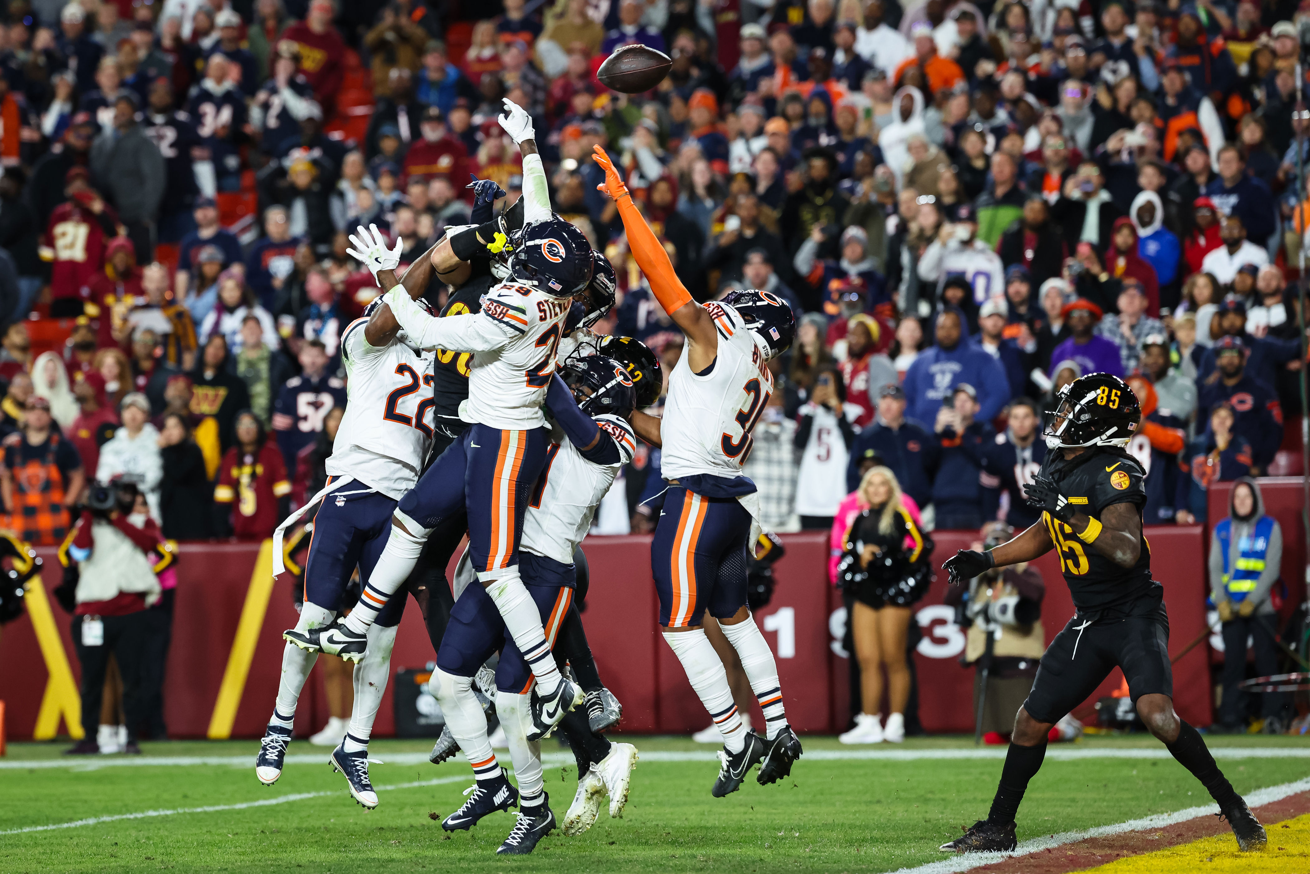 Bears vs. Commanders: Monday Night Football Open Thread