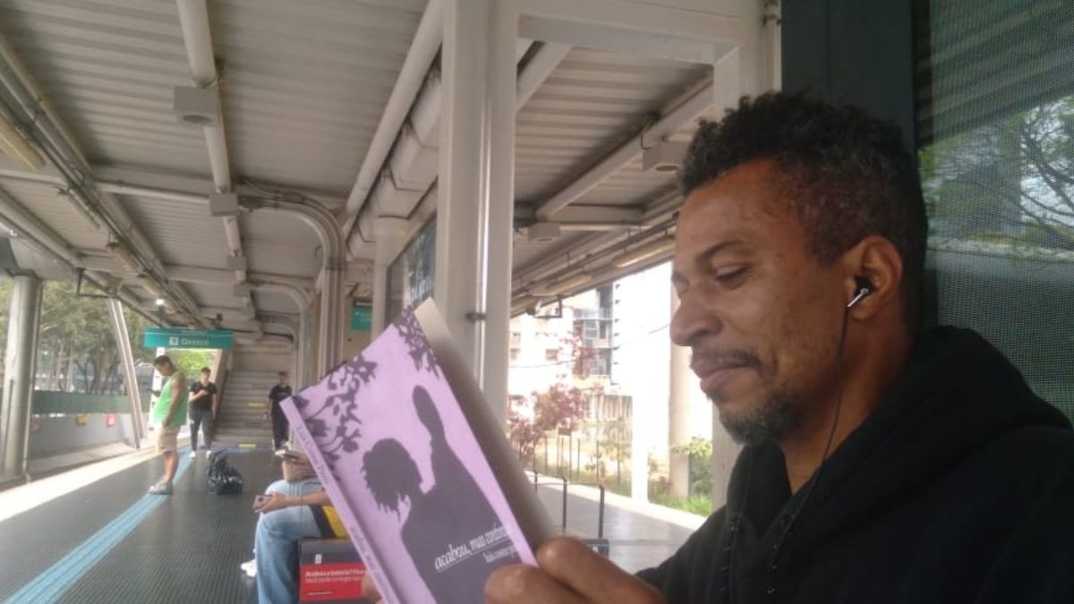 Crônicas leves e surpreendentes preenchem as páginas de novo livro de ...