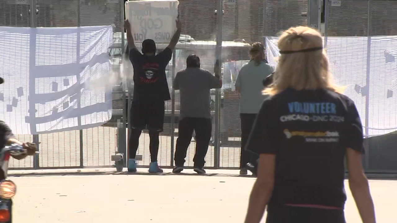 Illinois leaders call for removal of Broadview ICE facility fence as ...